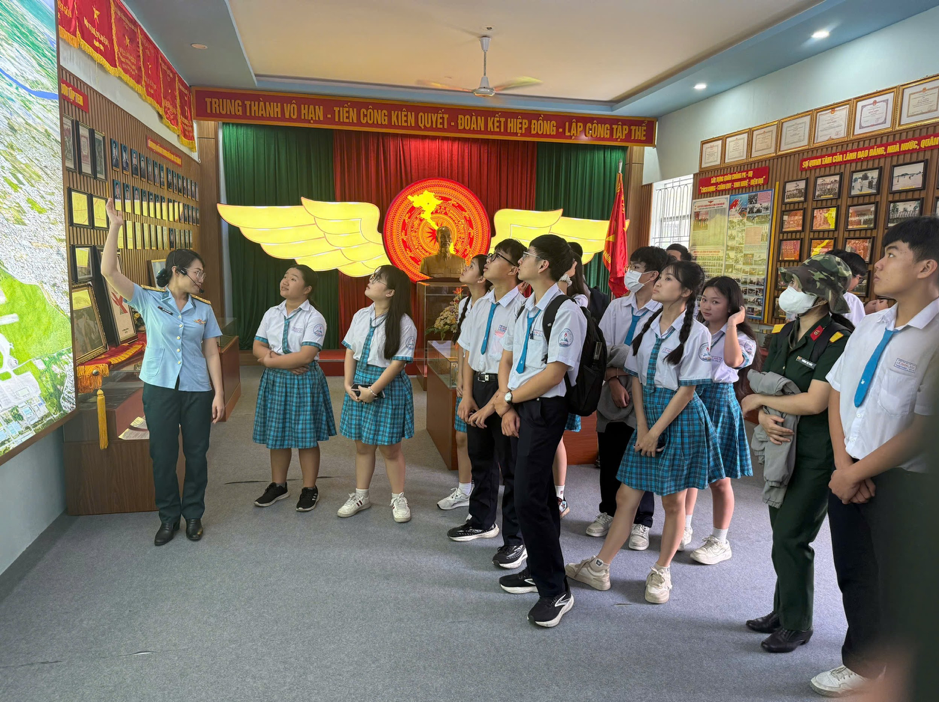 HỌC SINH TRƯỜNG THPT LÊ TRỌNG TẤN THAM QUAN - HỌC TẬP TẠI TRUNG ĐOÀN ...